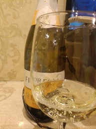 Ігристе вино Fiorelli Semi-Sweet Sparkling wine біле напівсолодке 0.75 ...