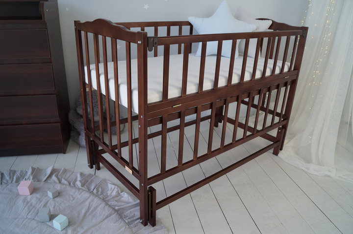 Кровать детская Baby Comfort Малюк с маятником орех темный – фото ...