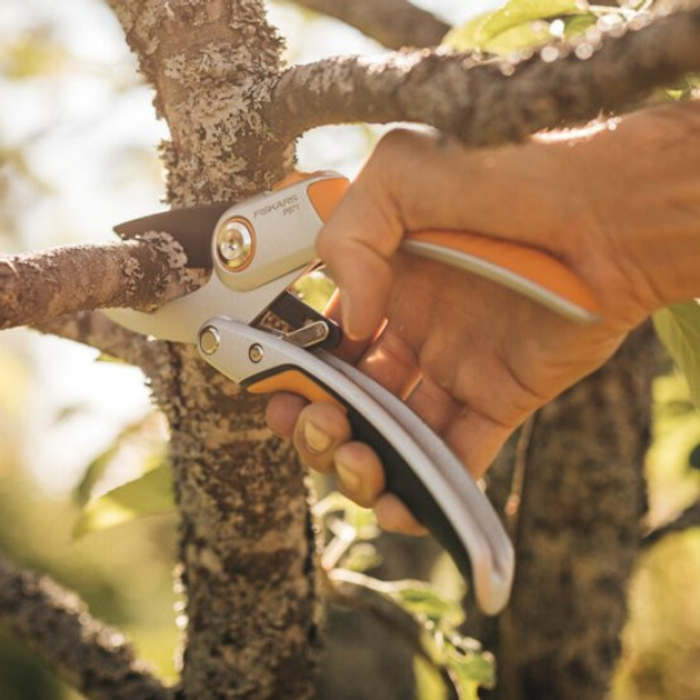 Секатор с храповым механизмом Fiskars X-series P971 (1057176) – фото ...