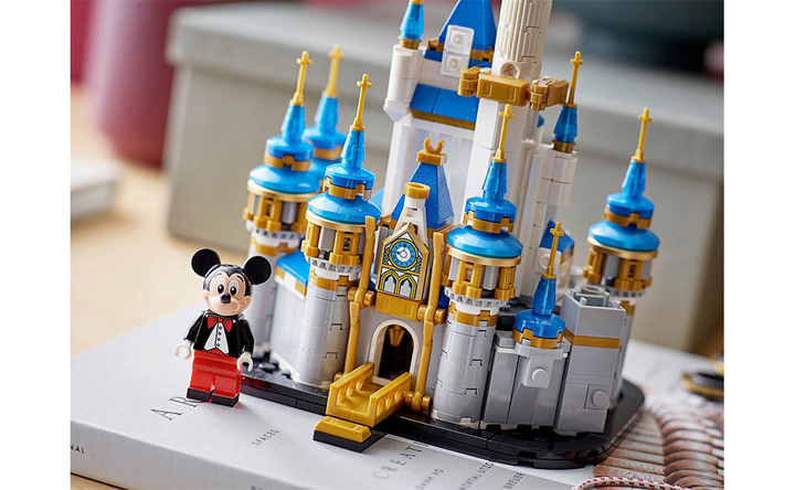 Конструктор LEGO Disney Мини-замок Дисней 567 деталей 40478 – фото ...