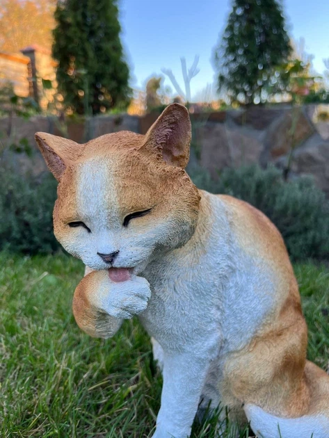 Садова фігура з полістоуна Кіт лиже лапу рижий купити онлайн на Rozetka