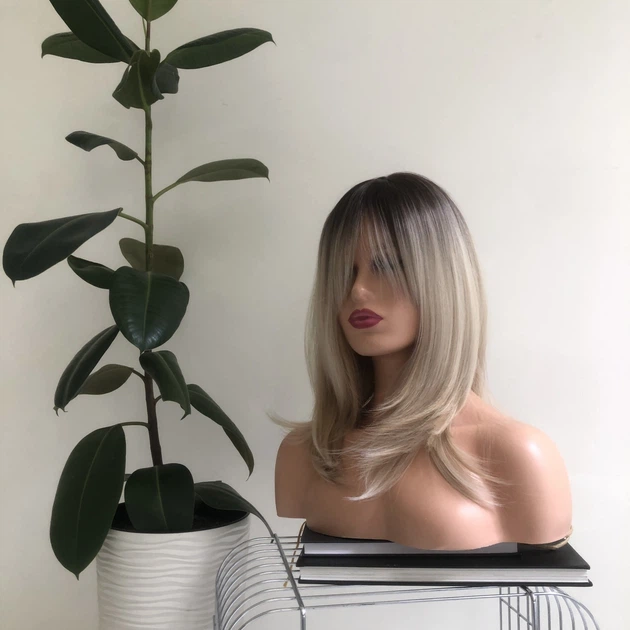 Парик KITTO HAIR омбре блонд с челкой 40 см (7454) от продавца: kittostore – в интернет-магазине ...