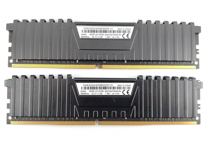 Комплект оперативной памяти Corsair Vengeance LPX Black DDR4 32Gb (2 ...