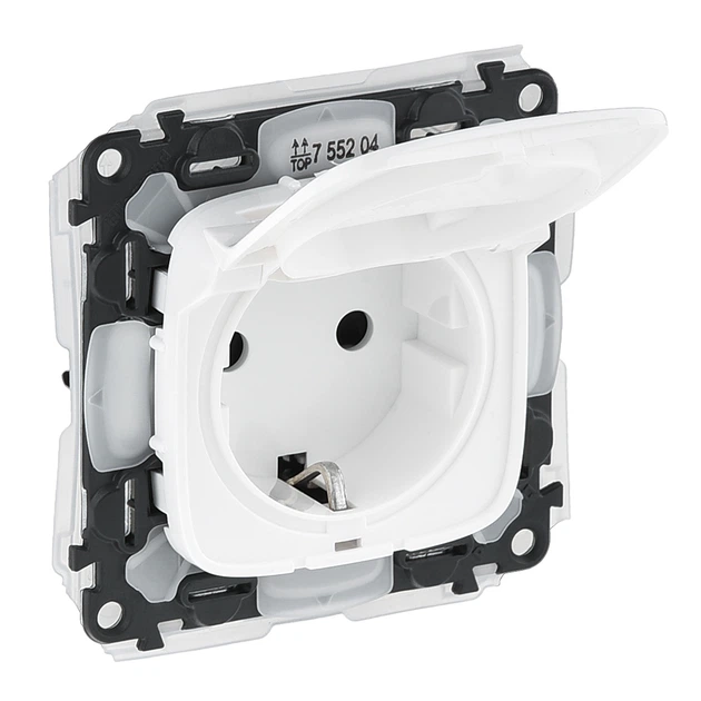 Розетка 2к+3 Valena Allure с заземлением и шторками IP44 белая [755204 ...