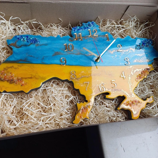 Годинник 60х38 см настінний з епоксидної смоли ручної роботи Карта України ЧЕС00000007