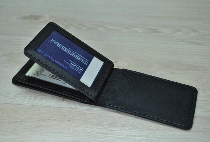 Шкіряна обкладинка ручної роботи із прозорими віконками для документів ...