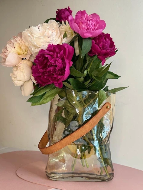 Ваза скляна Сумка зі шкіряним ремінцем 19 х 24 х 20 см купити онлайн на Rozetka