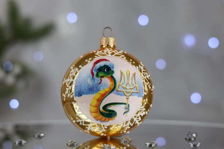 Новогодний шар на елку Santa Shop Символ года 2025 Змія з тризубом ...
