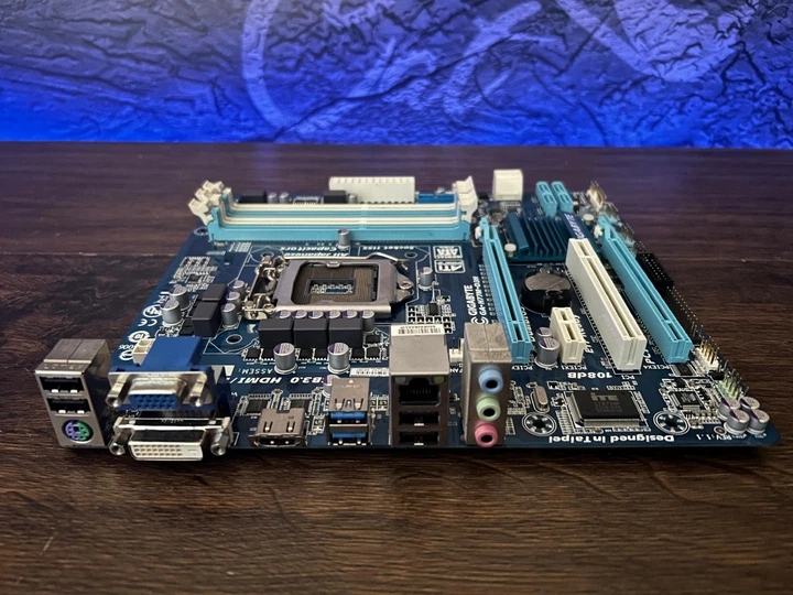 Материнська плата Gigabyte GA-H77M-D3H (Socket 1155, Intel H77) Б\В - Б ...