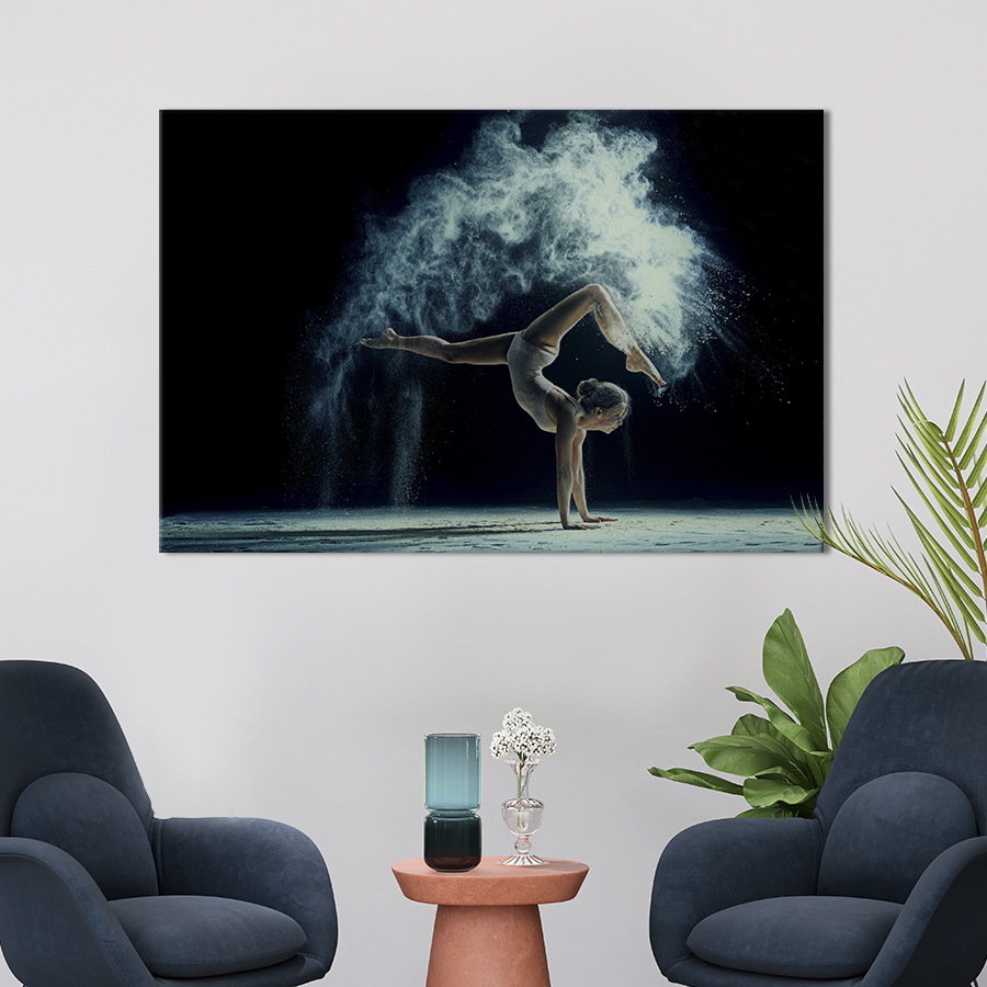 Настінний декор картина на полотні для інтерєру у спальню Граціозна гімнастка 51x34 см 484 1