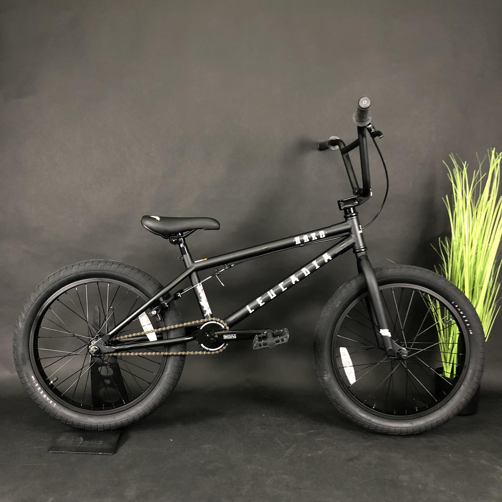 Велосипед BMX Haro Leucadia DLX 20", рама 18,5", 2023, черный матовый ...