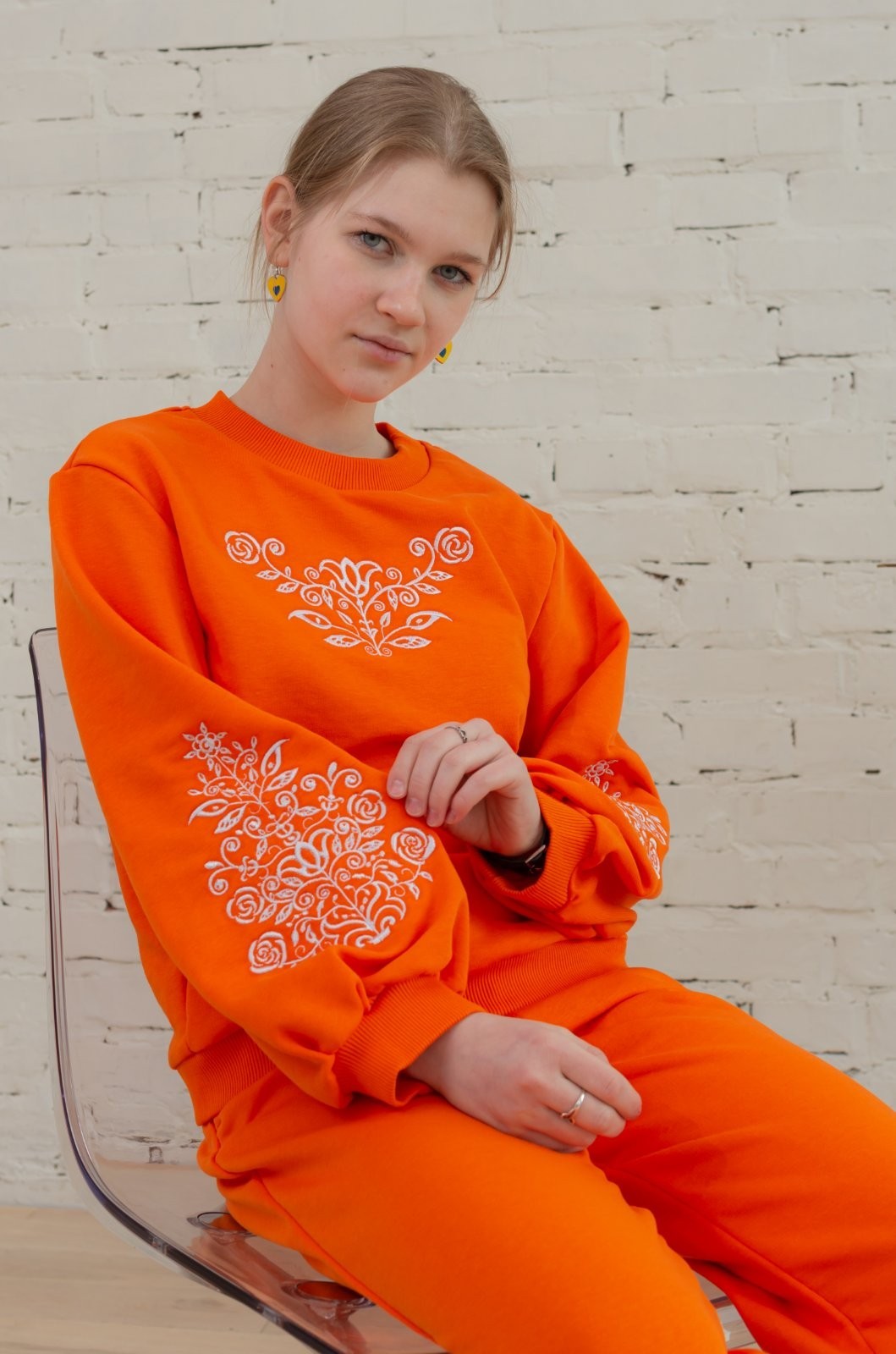 Модный свитшот для девочки с вышивкой Рост 104 от продавца: Stacy – в ...